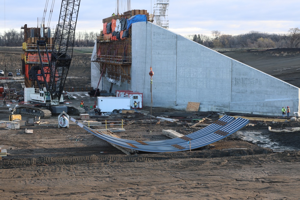 DVIDS - News - USACE assembles Tainter gate puzzle at Red River Structure