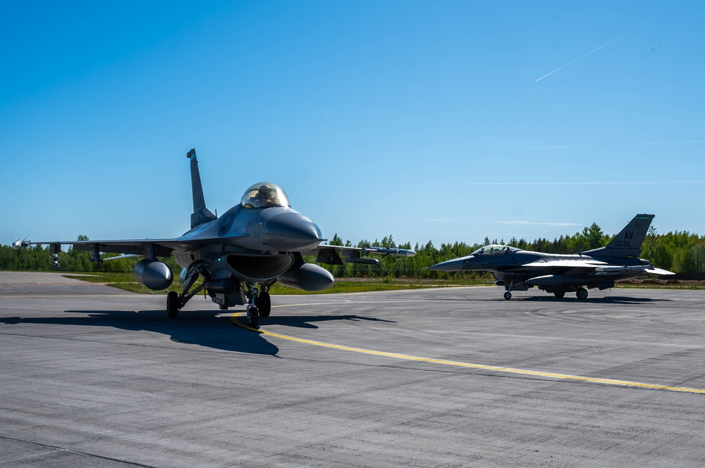 DVIDS - Images - Exercise Astral Knight F-16 Hot Pit [Image 2 of 7]