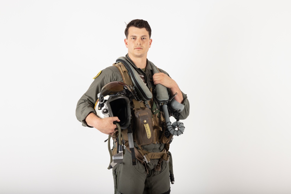 DVIDS - Images - America’s Airshow: Marines pose for Content [Image 2 of 6]