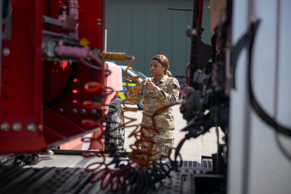 DVIDS - Images - 52nd LRS unloads equipment during AK24 [Image 3 of 5]