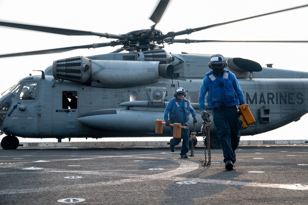 DVIDS - Images - Day and Night Routine Operations Aboard Somerset ...