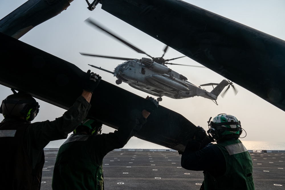 DVIDS - Images - Day and Night Routine Operations Aboard Somerset ...