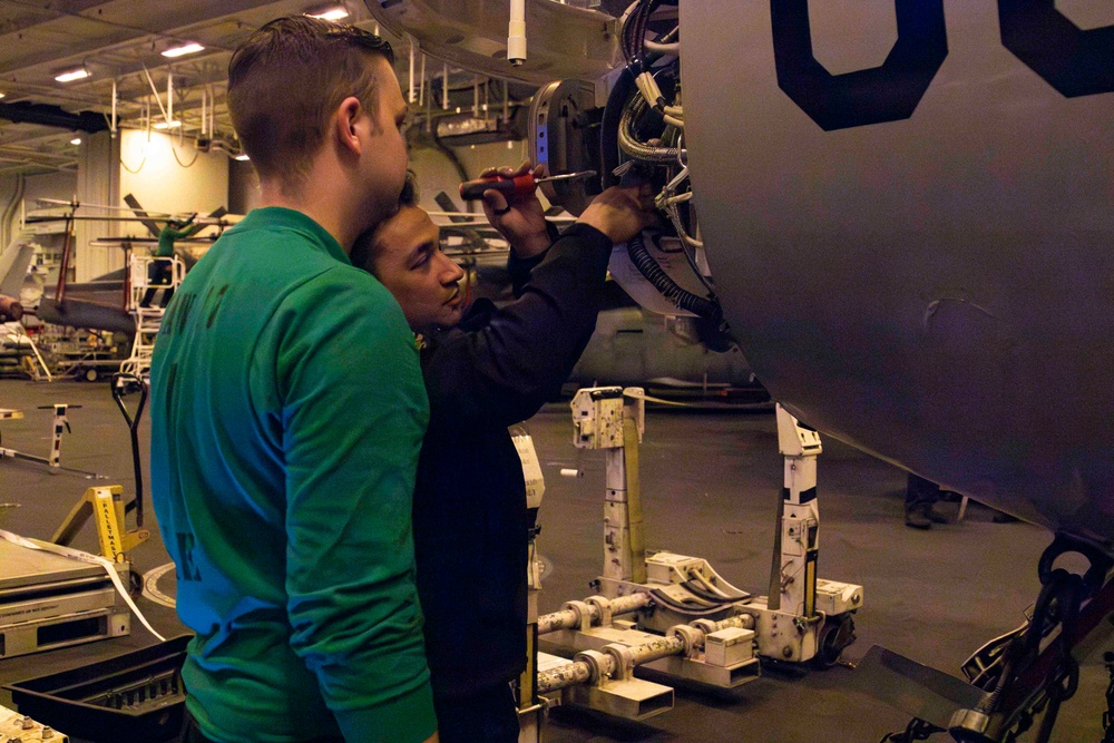 DVIDS - Images - Abraham Lincoln conducts routine operations [Image 3 of 8]