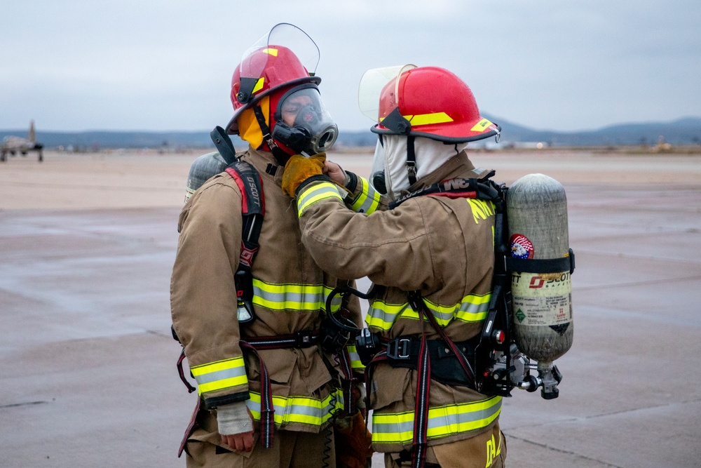 DVIDS - Images - ARFF Live-Burn Training [Image 6 of 8]