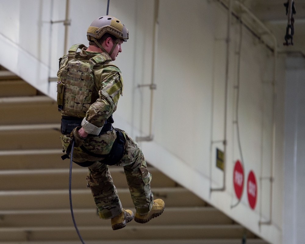 DVIDS - Images - Members of EODMU 5 Conduct Fast-Rope Exercise aboard ...