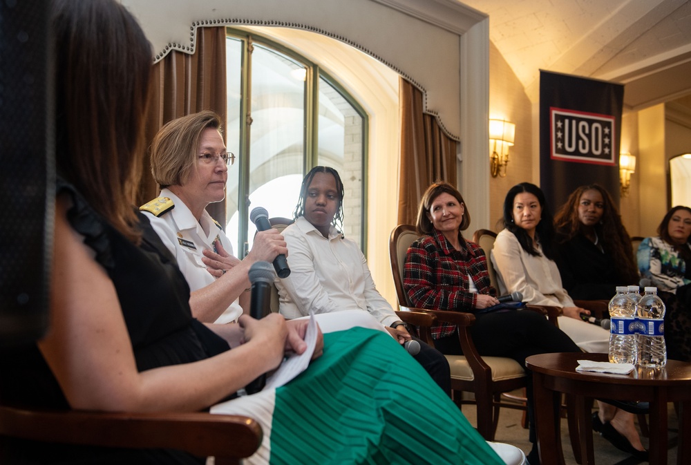 DVIDS - Images - FWNY USO Women's Panel [Image 1 of 6]