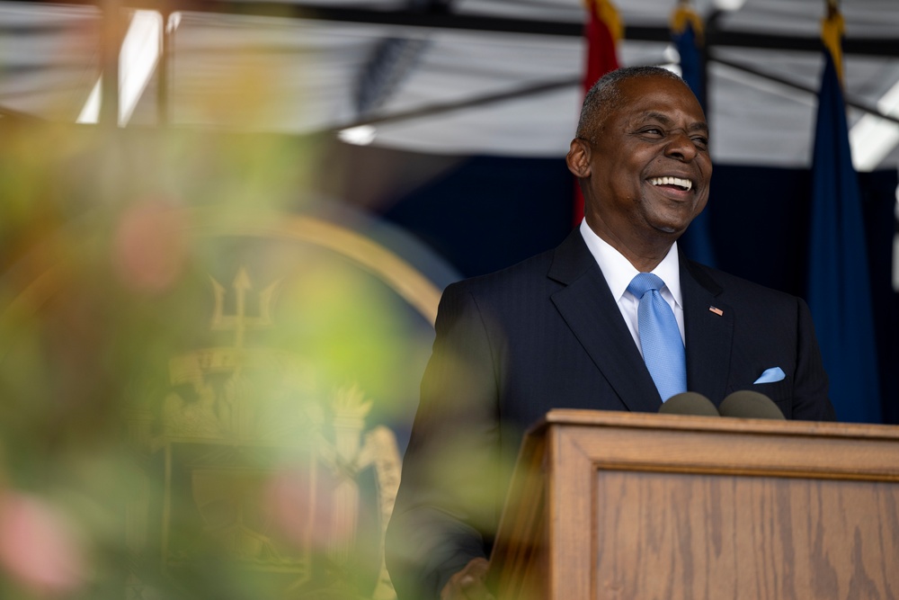 DVIDS - Images - SD Delivers Keynote Address at USNA Commencement ...