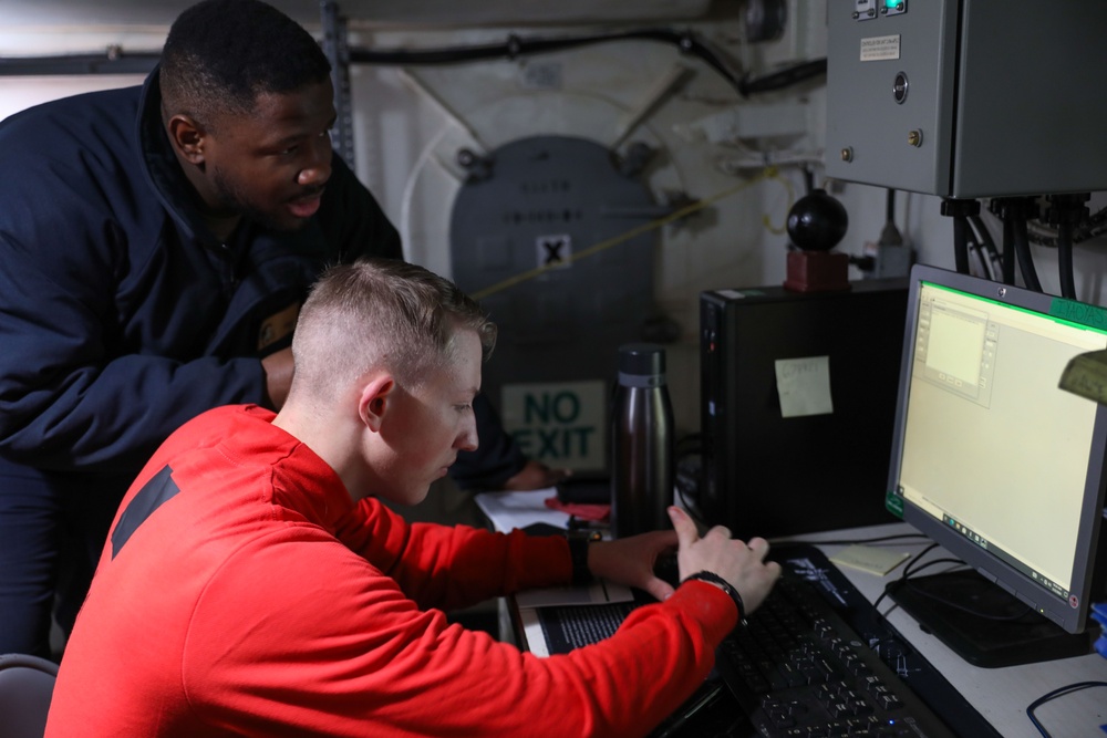 DVIDS - Images - Sailors conduct maintenance aboard Abraham Lincoln ...
