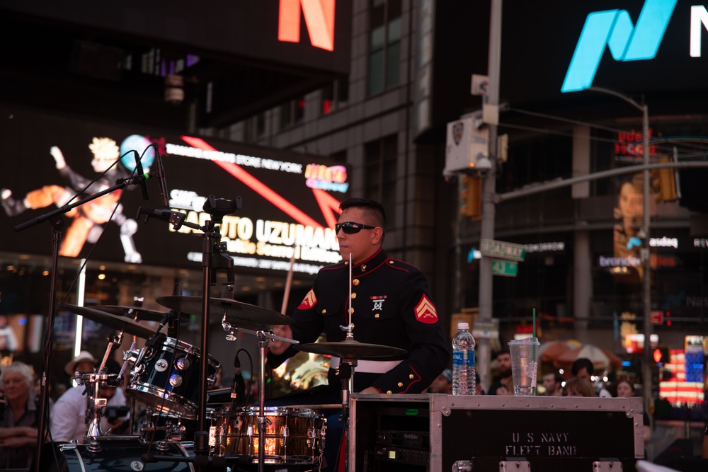 DVIDS - Images - Quantico Marine Corps Band perform at Times Square ...