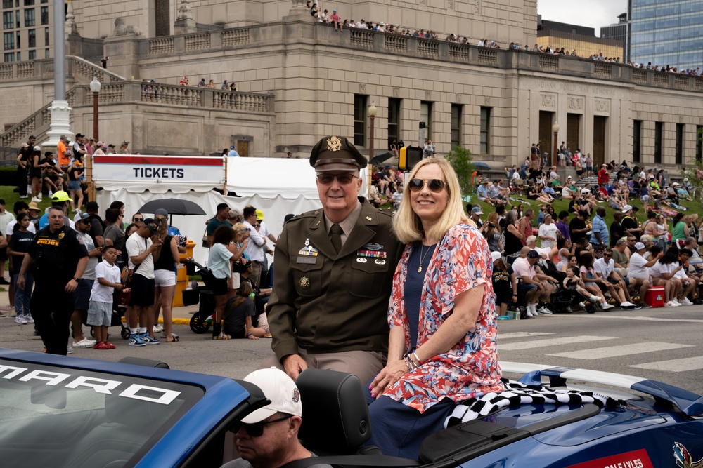 DVIDS - Images - Hoosier National Guardsmen march alongside racers ...