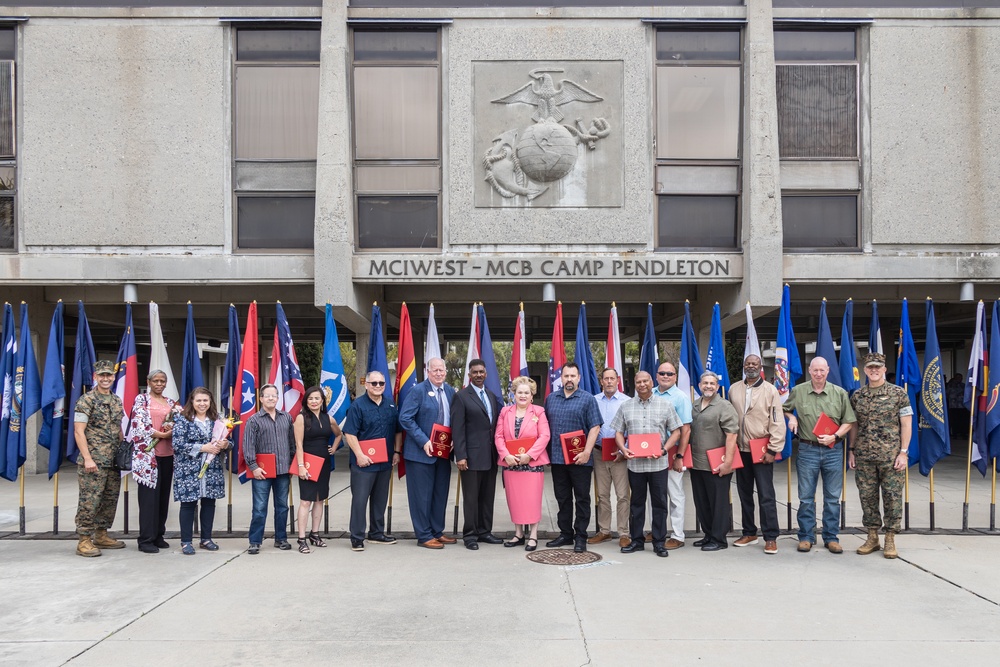 DVIDS - Images - 2024 MCI-West Civilian Service award ceremony [Image 3 ...