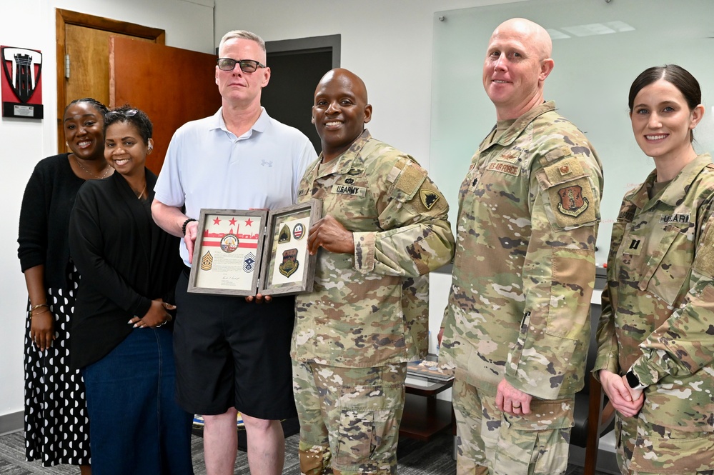 DVIDS - Images - Command SEL presents award to Lt. Col. Robert L ...