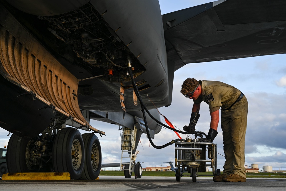 DVIDS - Images - 37th Expeditionary Bomb Squadron B-1B Lancer arrives ...