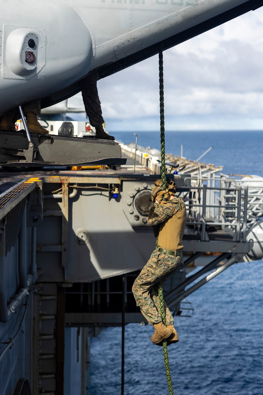 DVIDS - Images - BLT 1/8, 24th MEU (SOC) Fast-Ropes from MV-22B Osprey ...