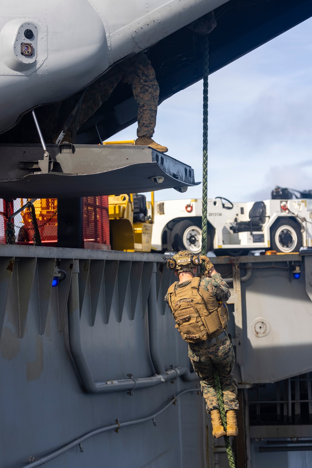 DVIDS - Images - BLT 1/8, 24th MEU (SOC) Fast-Ropes from MV-22B Osprey ...