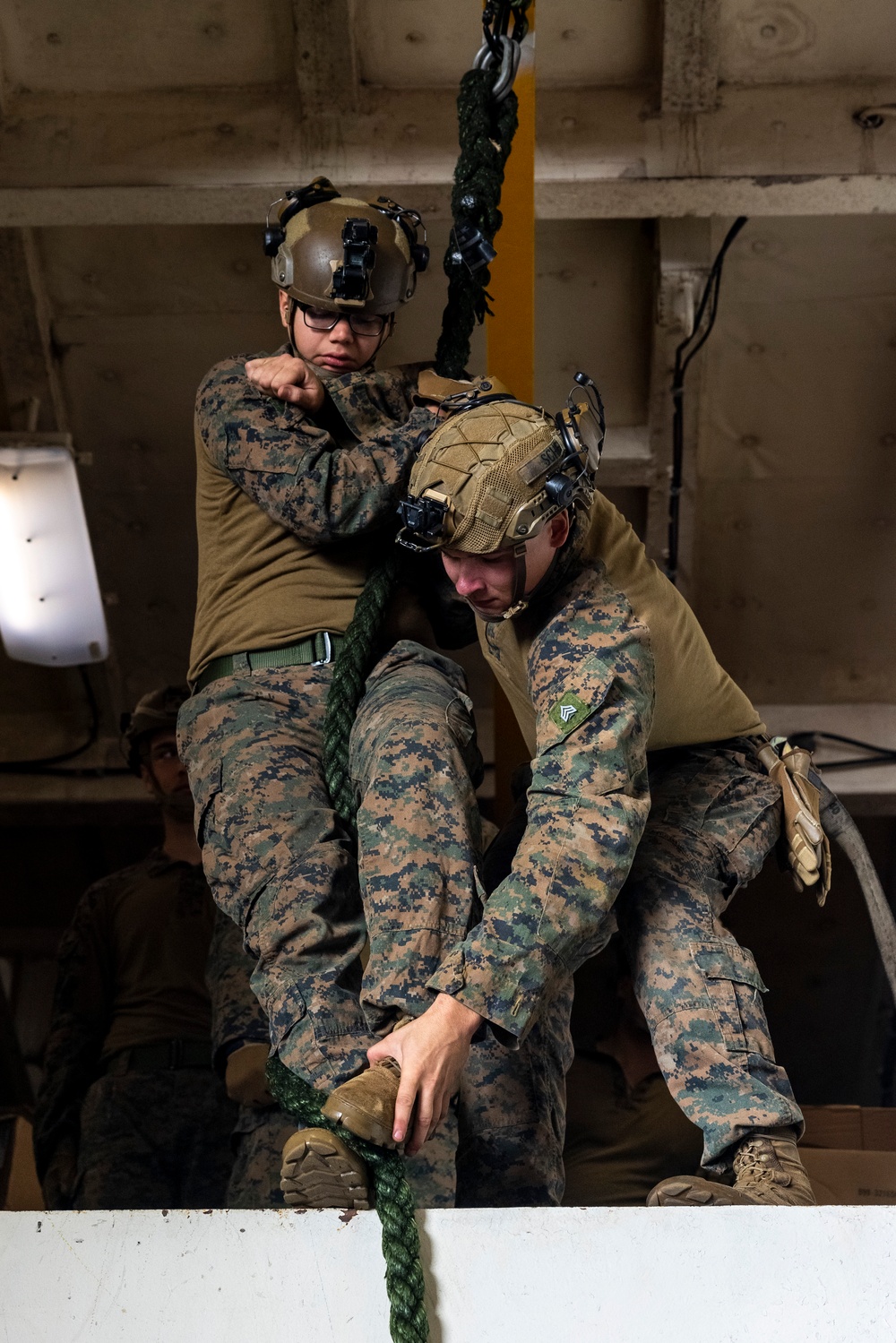 DVIDS - Images - BLT 1/8, 24th MEU (SOC) Fast-Ropes from MV-22B Osprey ...