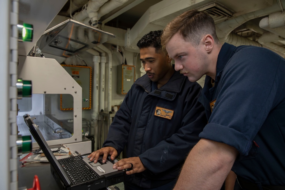 DVIDS - Images - Sailors conduct maintenance aboard Abraham Lincoln ...