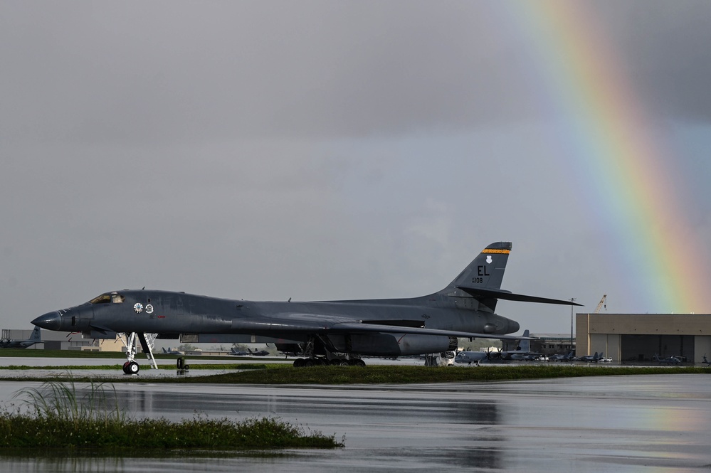 DVIDS - Images - 37th Expeditionary Bomb Squadron B-1B Lancer take off ...