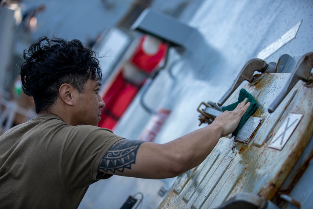 DVIDS - Images - USS Ralph Johnson Conducts Fresh Water Washdown [Image ...