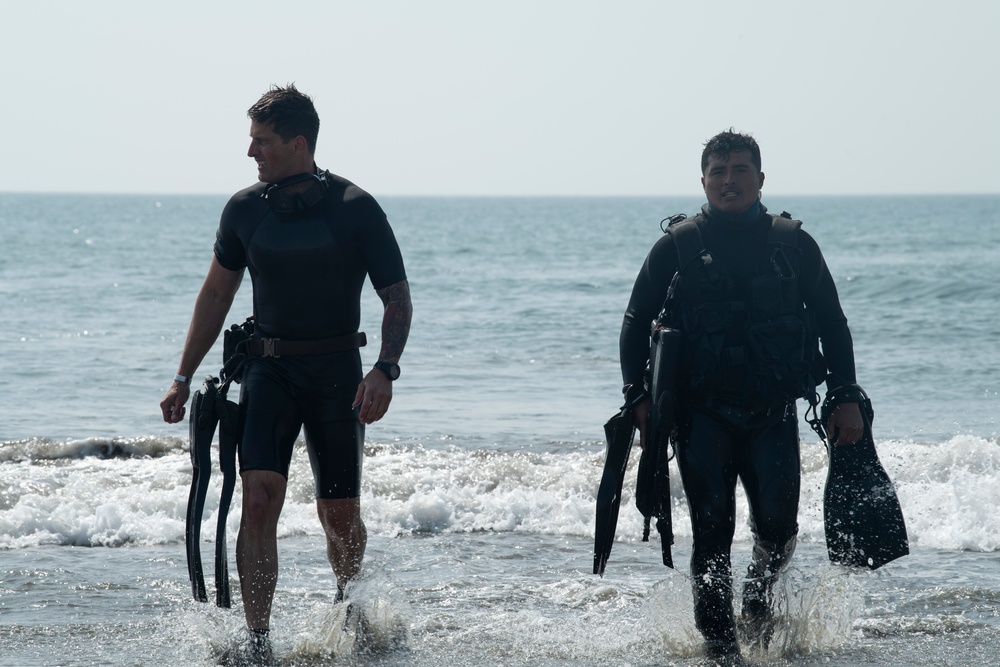 DVIDS - Images - Peru, US conduct helocast training during Resolute ...