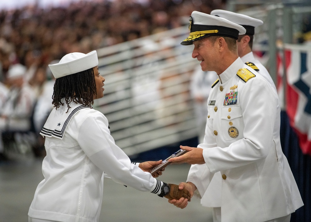 DVIDS - Images - Recruit Training Command Pass-In-Review [Image 14 of 20]