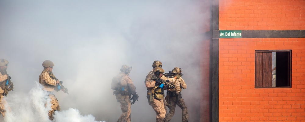 DVIDS - Images - U.S. Marines conduct simulated raid during exercise ...
