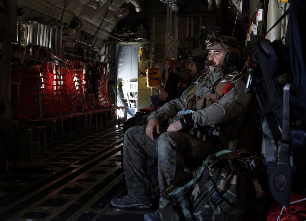 DVIDS - Images - 4th Reconnaissance Battalion Conducts Free-Fall Jumps ...