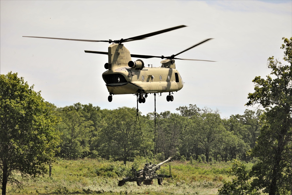 DVIDS - Images - Arkansas Guardsmen Conduct Chinook Sling Training ...