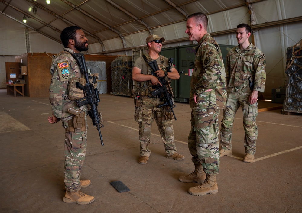 DVIDS - Images - General Ekman visits Air Base 101 [Image 3 of 5]