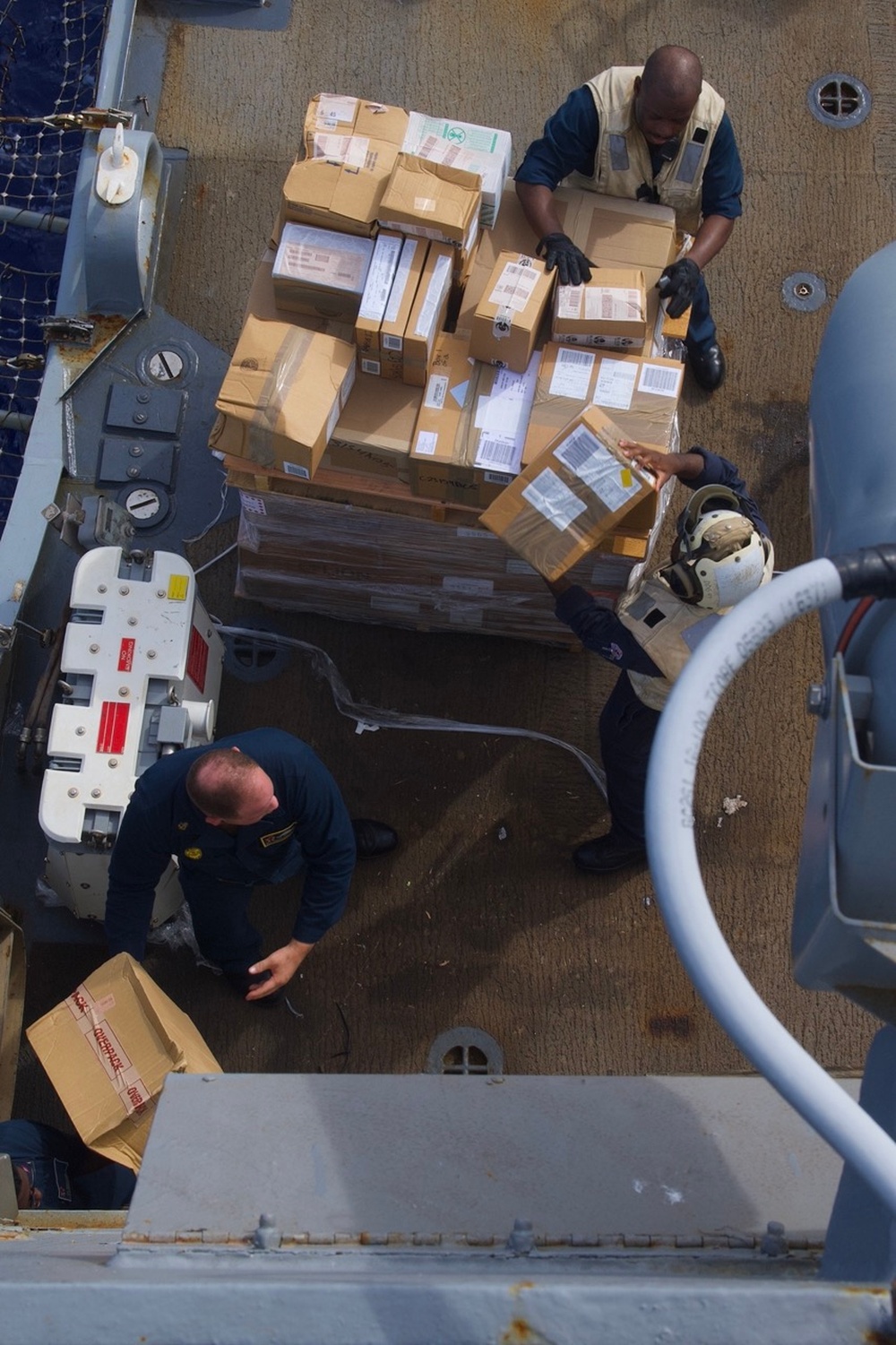 DVIDS - Images - Halsey Conducts VERTREP [Image 4 of 4]