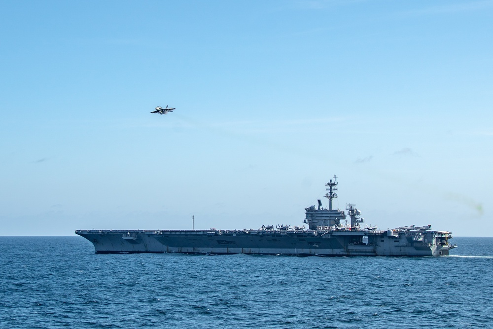 DVIDS - Images - George Washington, Porter Sail in Formation with ...