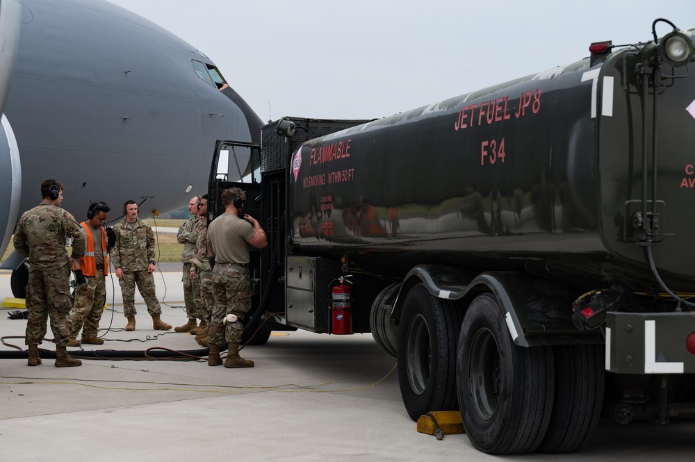 Dvids News Wolf Pack Conducts First Ever Kc 135 Hot Pit Refueling