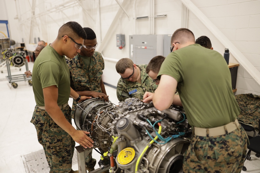 DVIDS - Images - NATTC Students Collaborate on Engine Maintenance ...