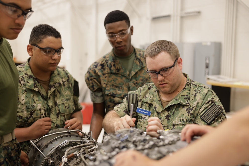 DVIDS - Images - NATTC Students Collaborate on Engine Maintenance ...