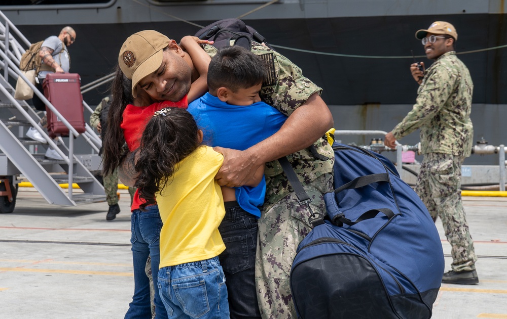 DVIDS - Images - Sailors reunite with families after arriving in San ...