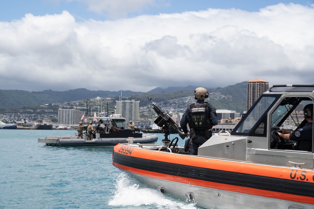 DVIDS - Images - US Coast Guardsmen with Maritime Safety and Security Team conduct security ...