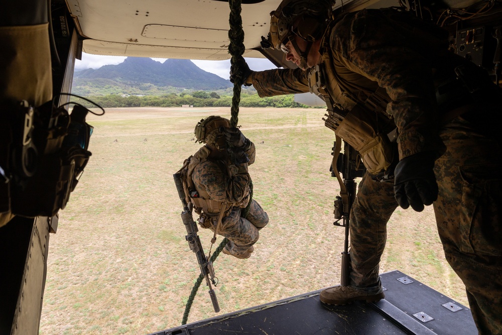 DVIDS - Images - US Marines conduct fast rope demonstration for ...