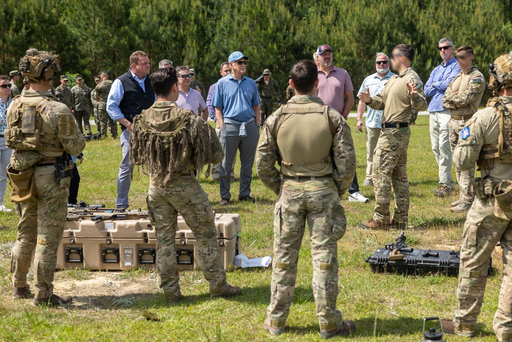 DVIDS - Images - MARSOC Hosts BENS Representatives [Image 3 of 5]