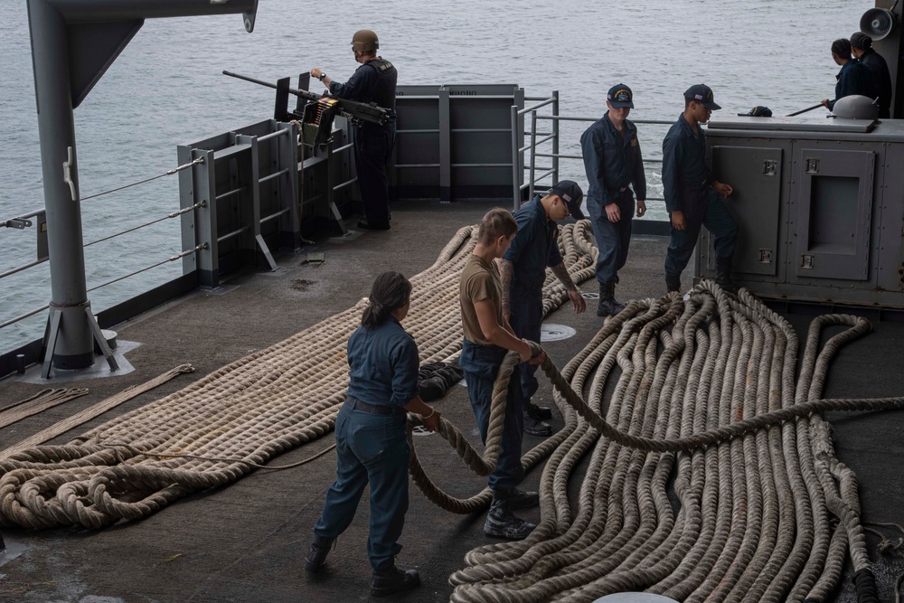 DVIDS - Images - Abraham Lincoln Sailors fake down line [Image 5 of 5]