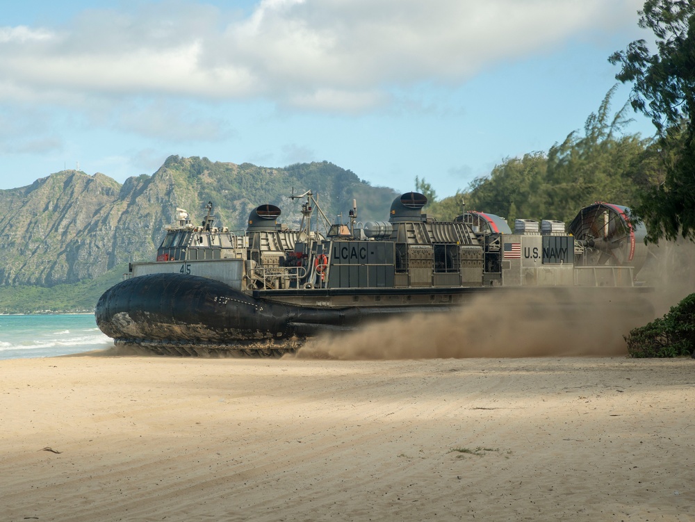 DVIDS - Images - 15th MEU offloads LCACs at MCTAB during RIMPAC 2024 ...