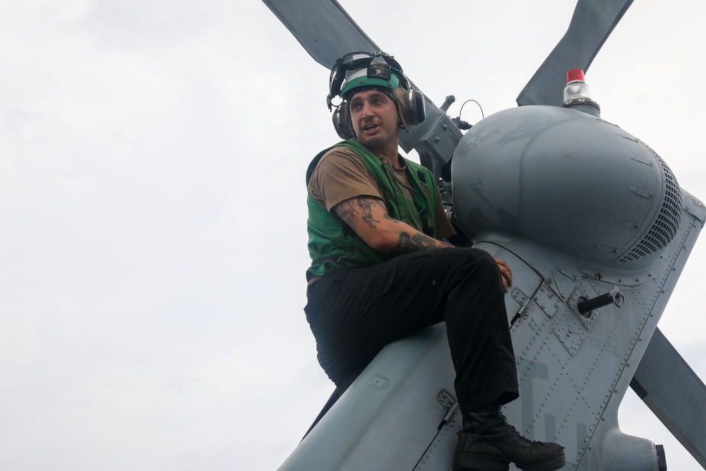 DVIDS - Images - Sailors aboard the USS Howard conduct routine ...