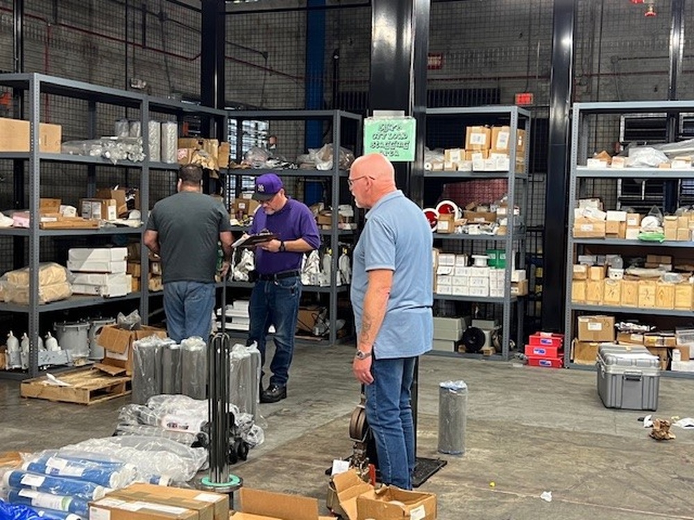 DVIDS - Images - NAVSUP FLCJ’s Logistics Support Team works with USS ...