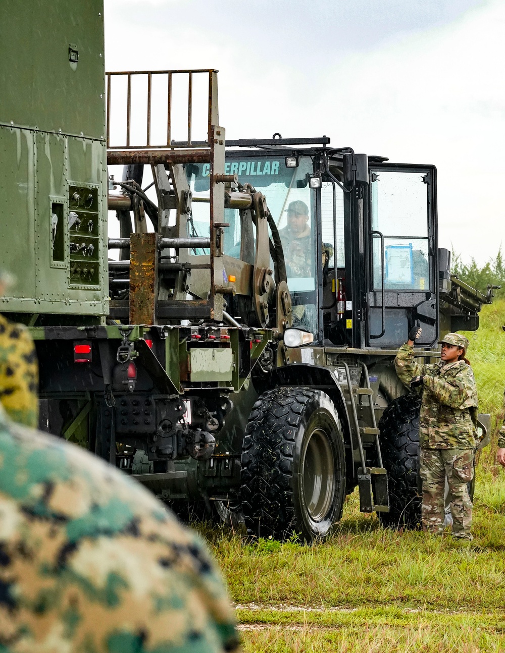 DVIDS - Images - 146CRT Airmen assist U.S. Marines offloading cargo ...