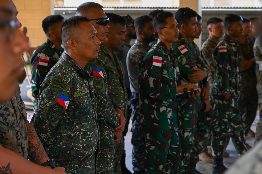 DVIDS - Images - USMC Hosts Amphibious Assault Briefing During RIMPAC 2024 [Image 2 of 3]
