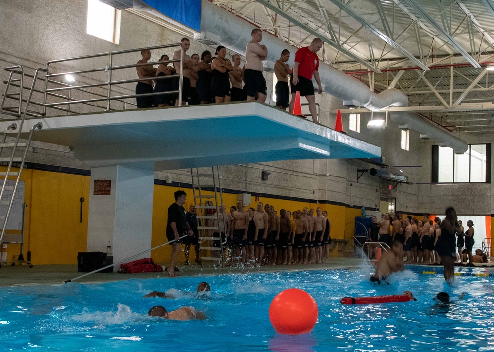 DVIDS - Images - USS Indianapolis Combat Pool [Image 2 of 5]