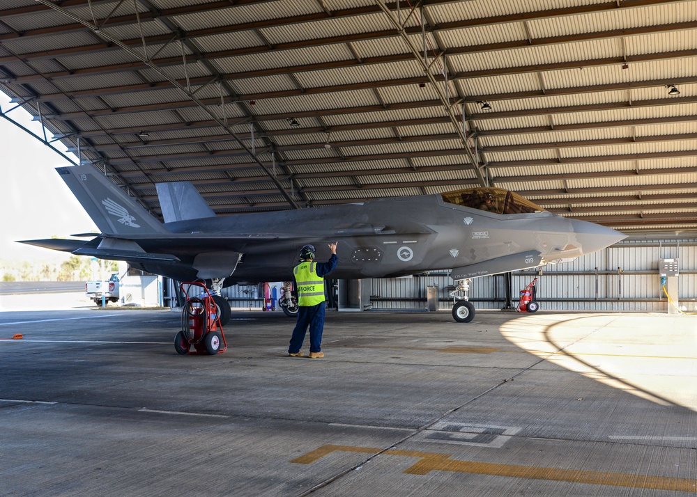 DVIDS - Images - RAAF Avionics Airmen refuel F-35A Lightning II during Pitch Black 2024 [Image ...
