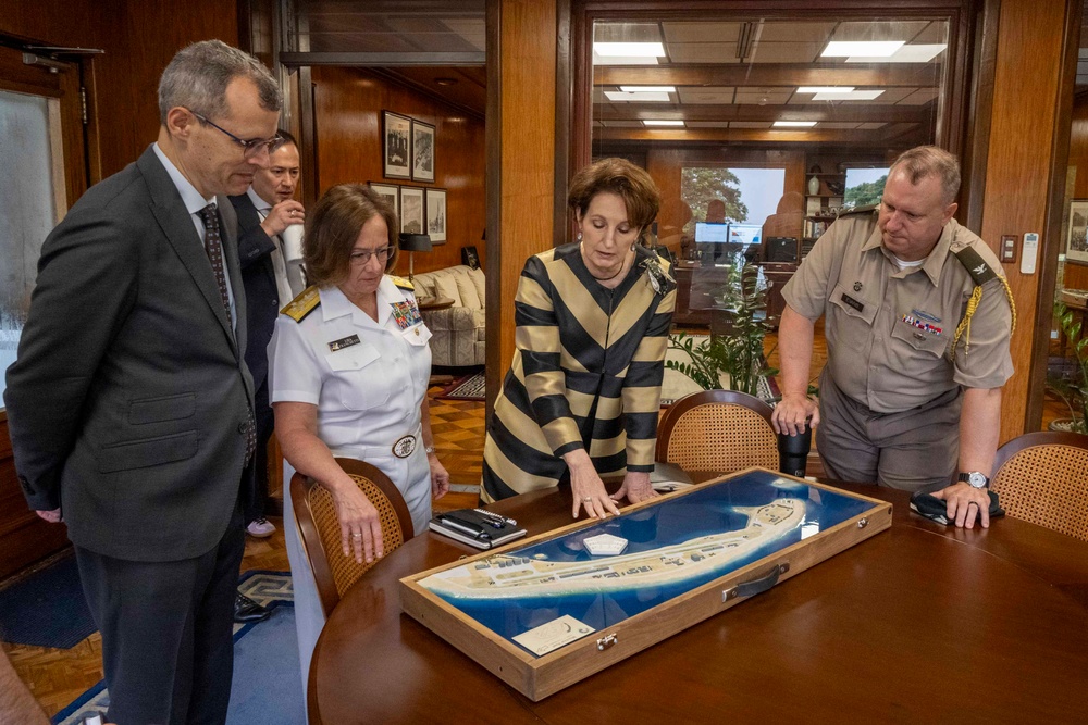 DVIDS - Images - CNO Visits the Philippines [Image 3 of 7]