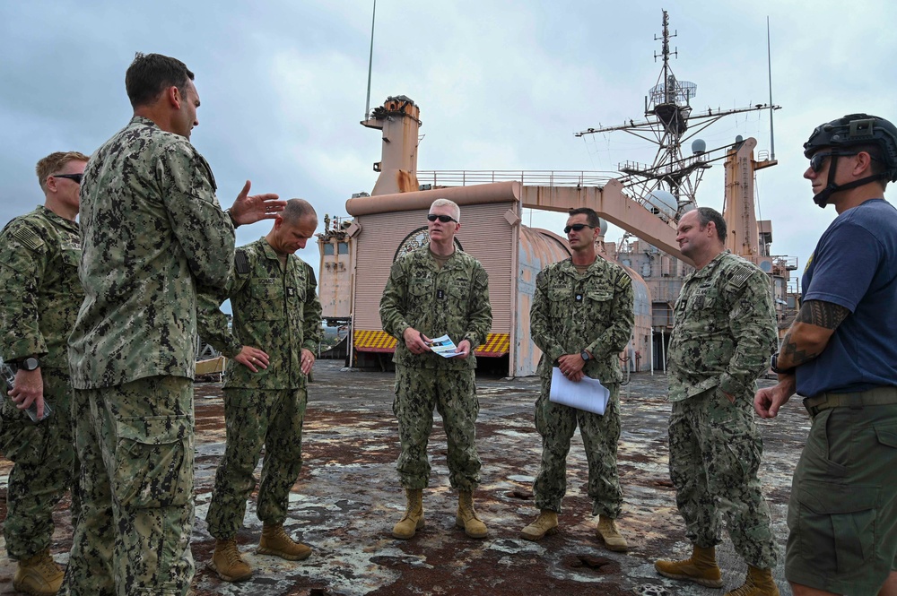 DVIDS - Images - VADM Wade visits MDSU ONE during RIMPAC 2024 [Image 1 ...