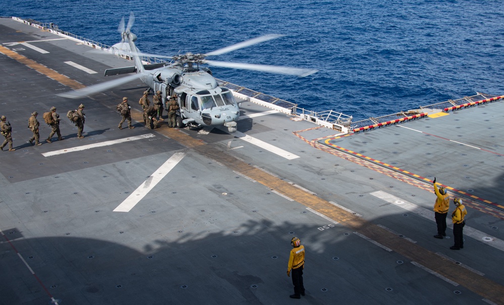 DVIDS - Images - 31st Marine Expeditionary Unit (MEU) Fast-Rope Aboard ...