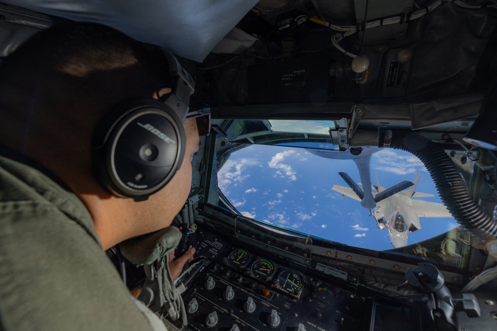 DVIDS - Images - Boom operator refuels F-35C during RIMPAC 2024 [Image 3 of 4]